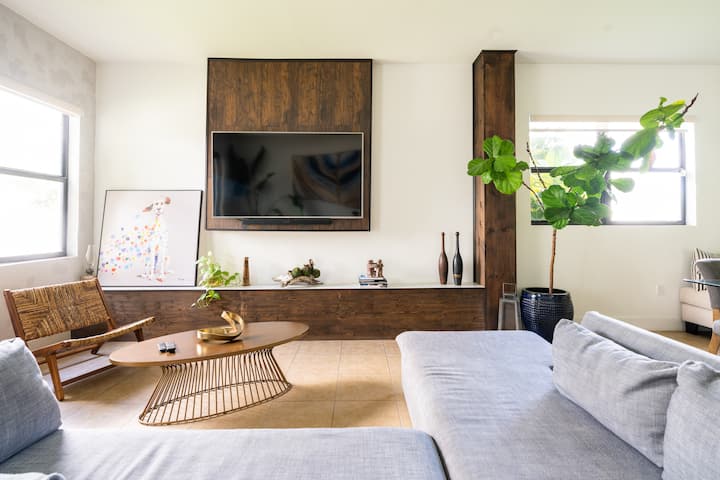 Tropical Green Home In Hollywood, Florida - North Miami Beach, FL