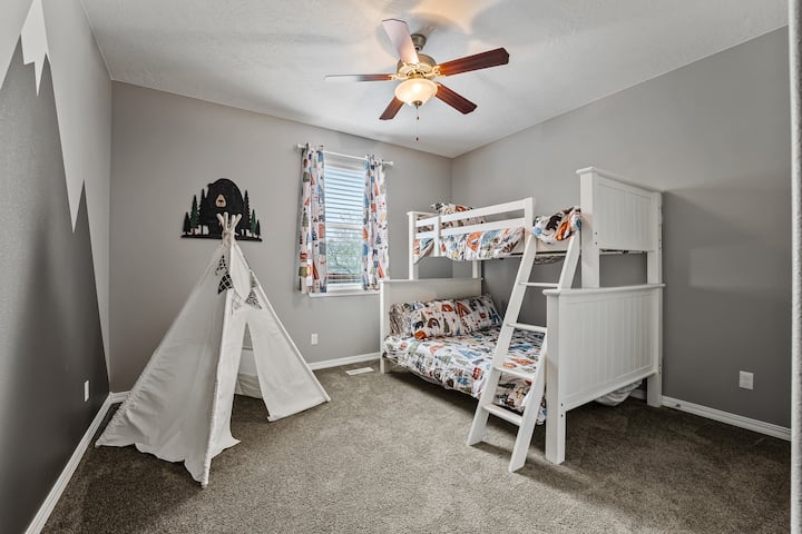 Park View With Two King Beds, Bubble Hockey, Yard - Pocatello, ID