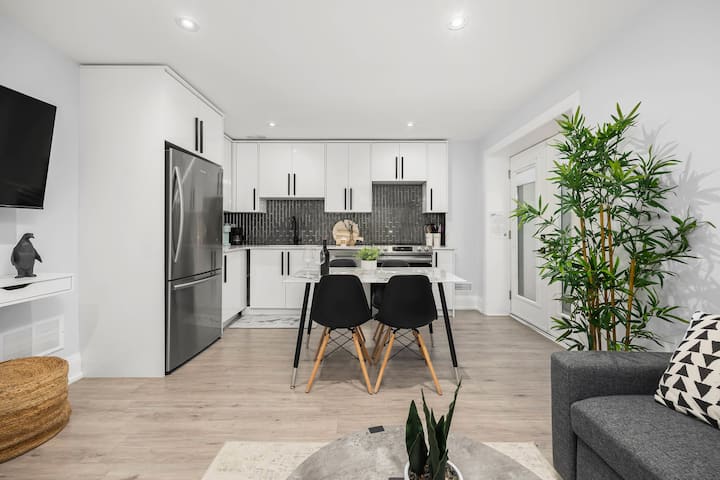 Cozy Private Lower-level Suite Pool Custom Home To - Toronto