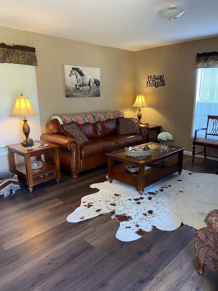 Adorable Bunkhouse In Auburn - Auburn, AL