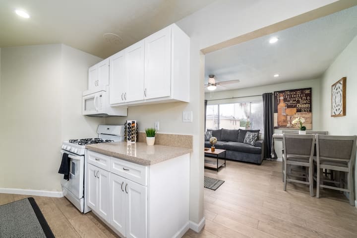#3 Short&mid-term Stay | 1br Suite | Parking | W/d - Pico Rivera, CA