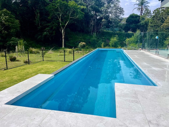 Branch Creek House: Modern, 4 B/r House Pool+sauna - Wollongong