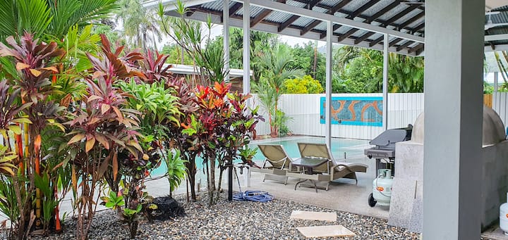 3 Bedroom Villa With Heated* Private 13.5m Pool - Clifton Beach