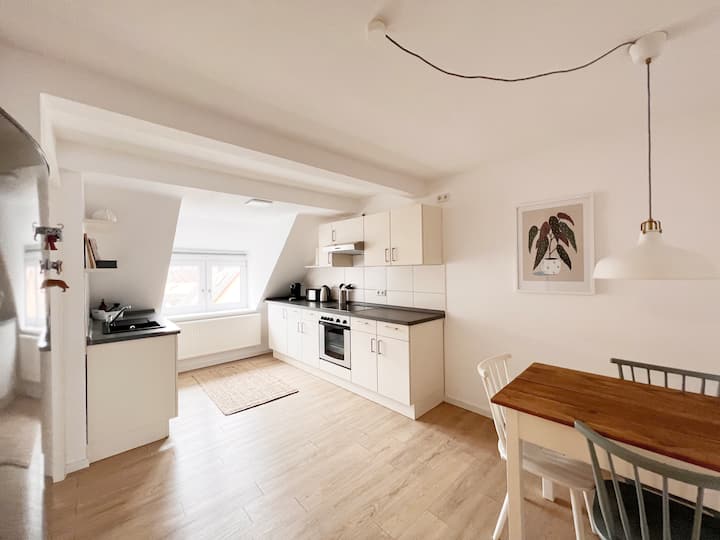 Helle Dachwohnung M. Altstadtblick (Wohnung Sechs) - Marktbreit