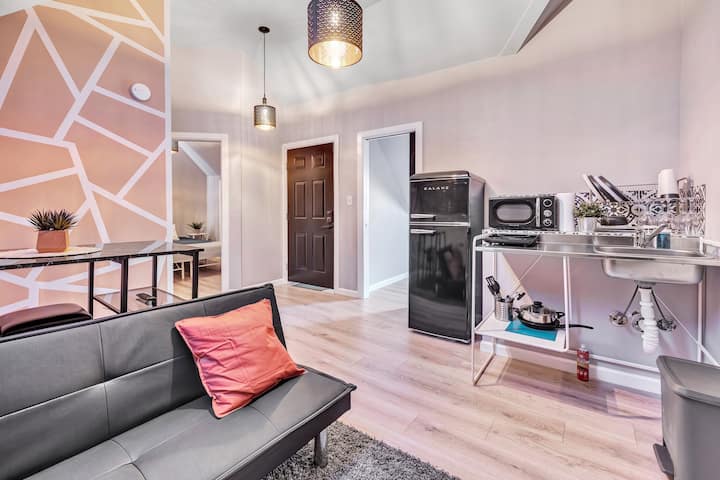 Penthouse Two Bedroom Suite Of Edgewood Garden - New Haven, CT