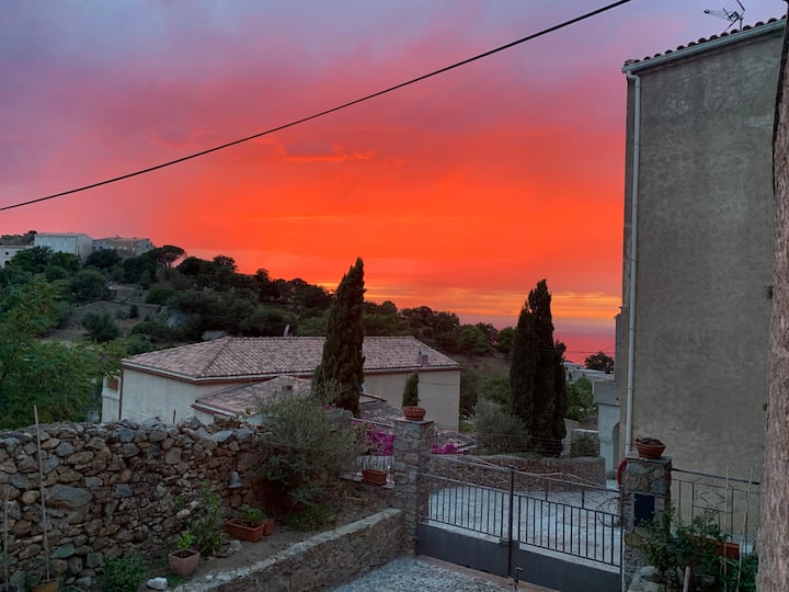 Maison De Charme Dans Un Village Typiquement Corse - Lumio