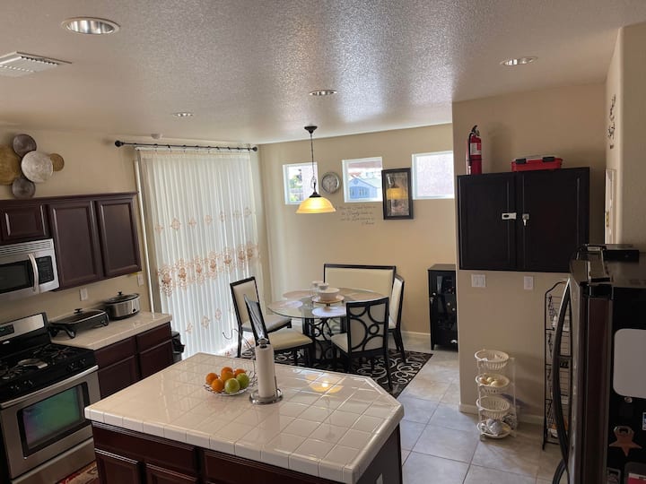 Cozy Home- A Quiet, Peaceful Home - Stockton, CA