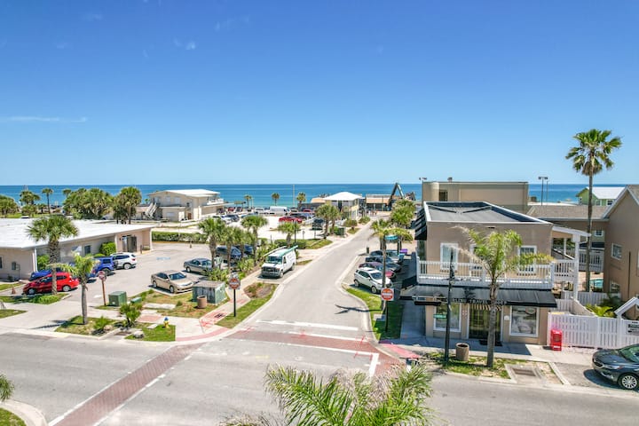 This Is The Location! Pet Friendly, Updated, Ocean - Flagler Beach, FL