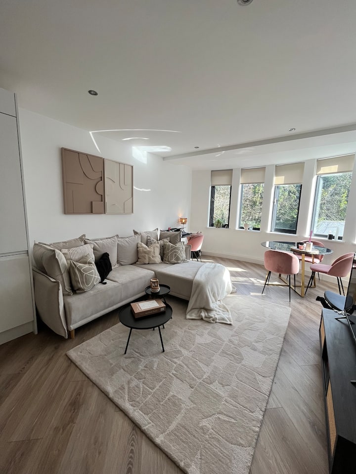 Stylish Flat In Solihull Town - Solihull