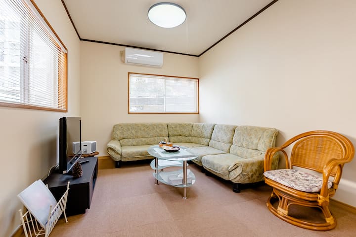 長崎市内中心部に
近く丘の上のリーズナブルな広々とした
ゲストハウスは
一組限定です - Nagasaki