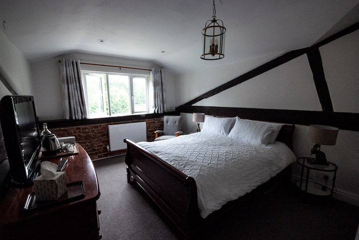 Spacious Bed & Breakfast Near The Devils Punchbowl - Farnham