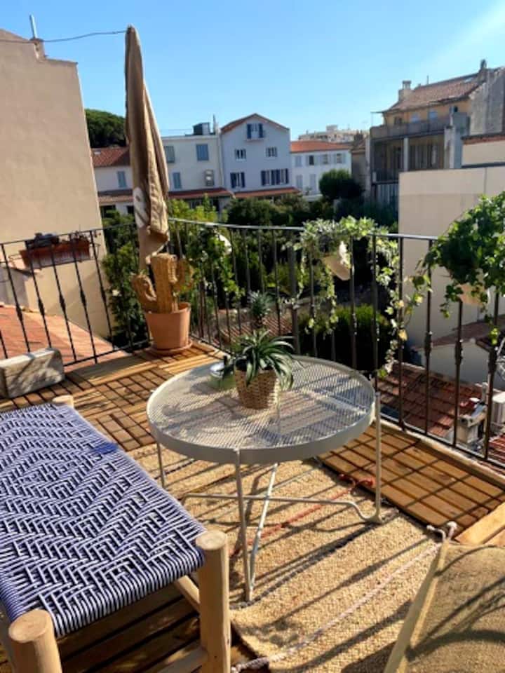 Toulon : Studio Atypique Avec Terrasse - Toulon