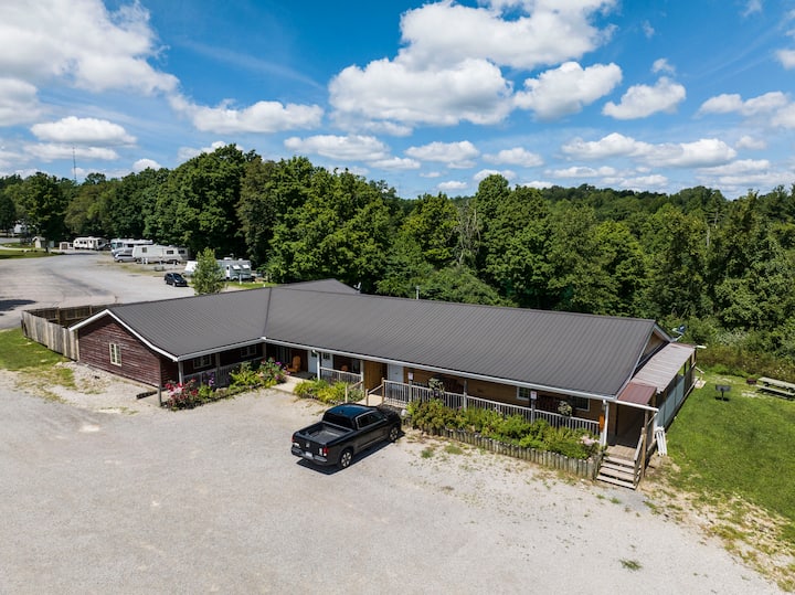 Private 20 Person Lodge On A 66 Acre Campground. - Mad River Moutain, OH