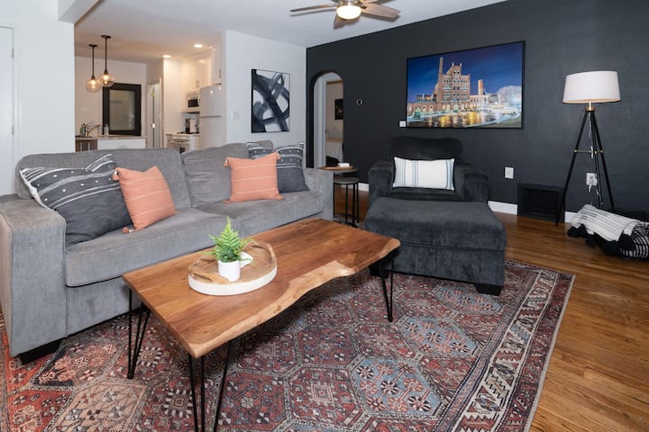 Cheerful 2-bedroom Home In The Heart Of Dubuque - Dubuque, IA