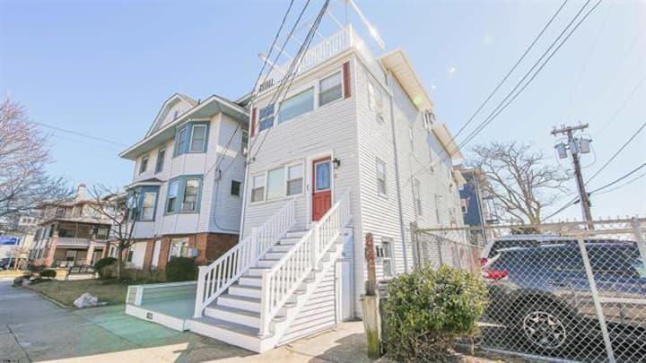 Ocean City Cozy Cottage A Block And A Half To The Beach & Boardwalk! - Ocean City, NJ