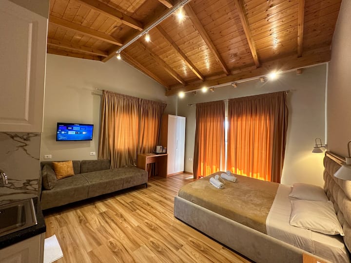 Stylish 1 Bedroom For 3 With Balcony Bnb - Valona