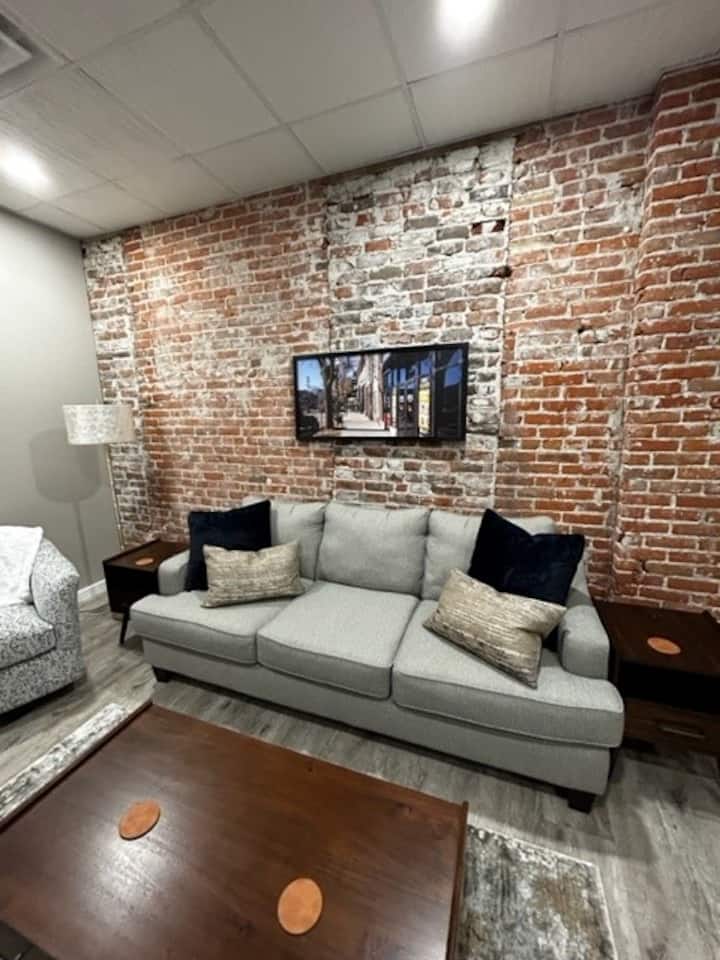 Posh Apartment With Cool Vibe! - Norfolk, NE
