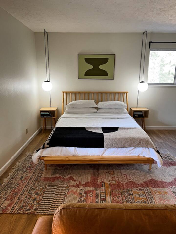 Hilltop Hideaway Hotel Room - Groveland, CA