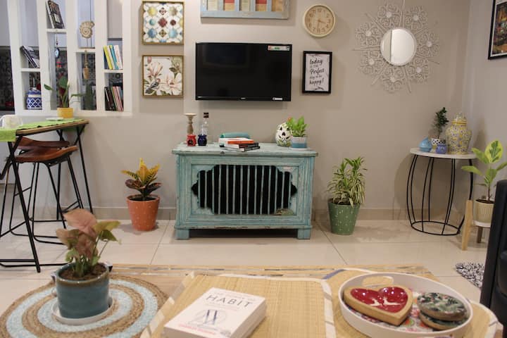 Zaniah - 1bhk, 2 Balconies, Free Parking & Wi-fi - Gurgaon