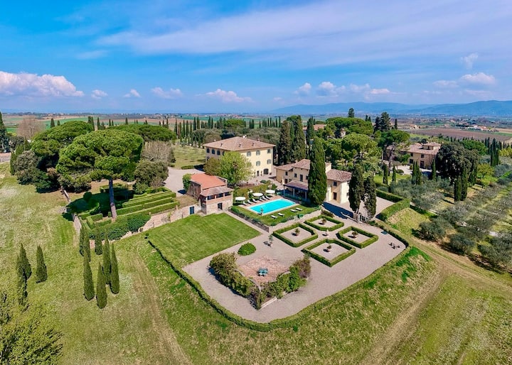 Luxury Villa Near Cortona, Tuscany - Cortone