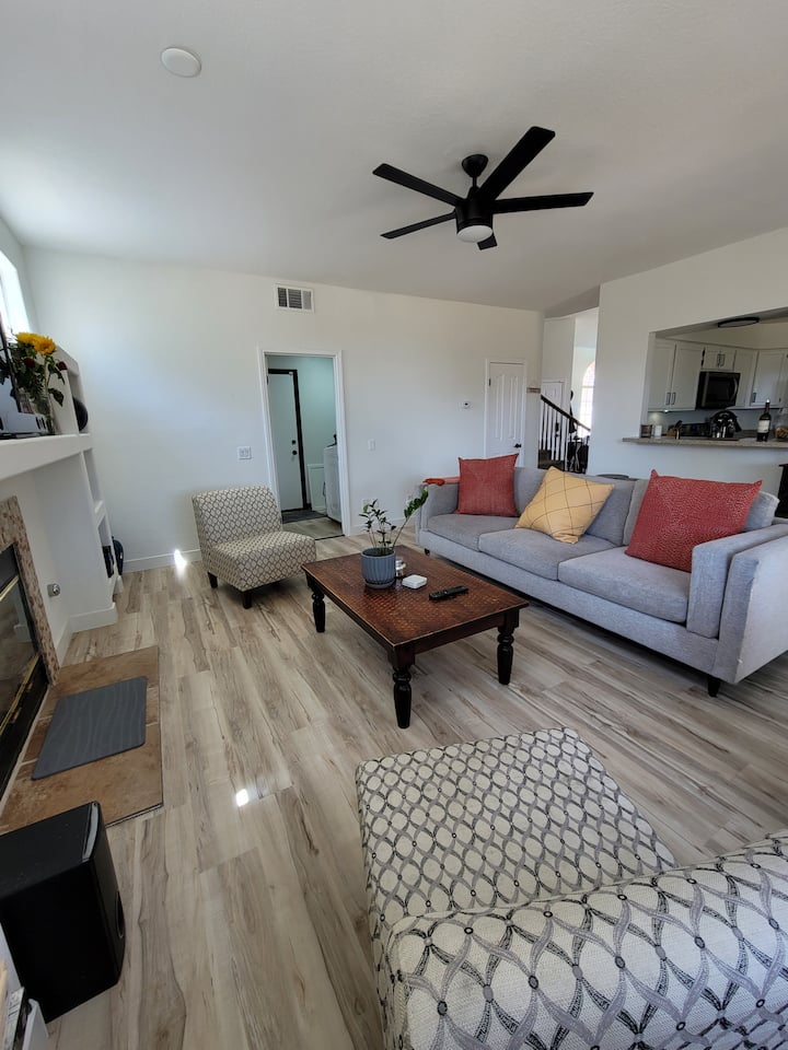 Primary  Bedroom W/en Suite Bath - Murrieta, CA