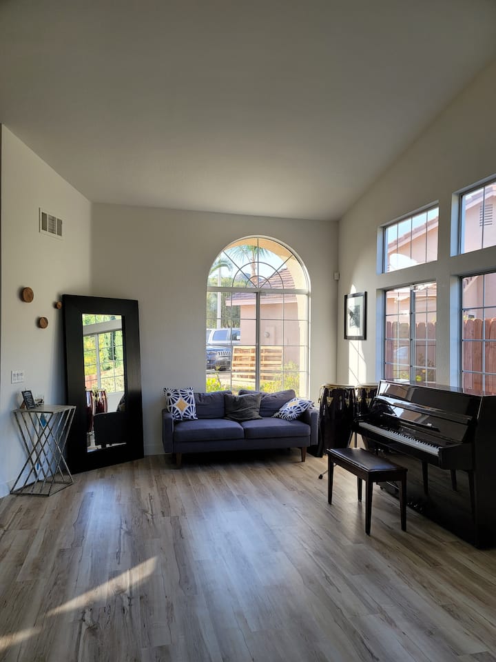 Primary  Bedroom W/en Suite Bath - Murrieta, CA