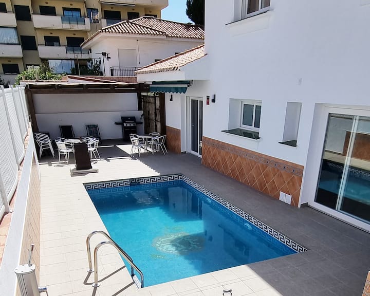 Casa Iris - Central Villa For 12 People With Pool - Fuengirola