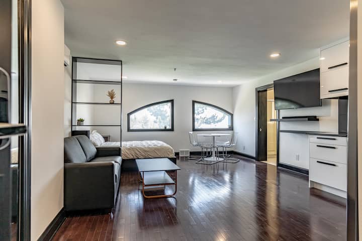 Luxury Studio Loft - 
1 Block From Coffee Shops! - Louisville, KY