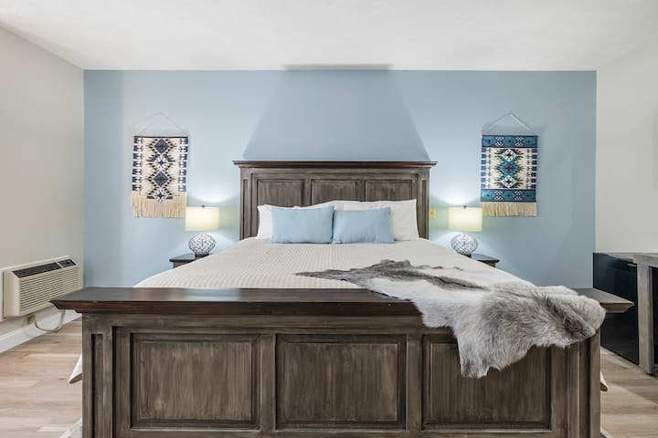 Modern Rustic: Room #6 At The Bradford - Branson, MO