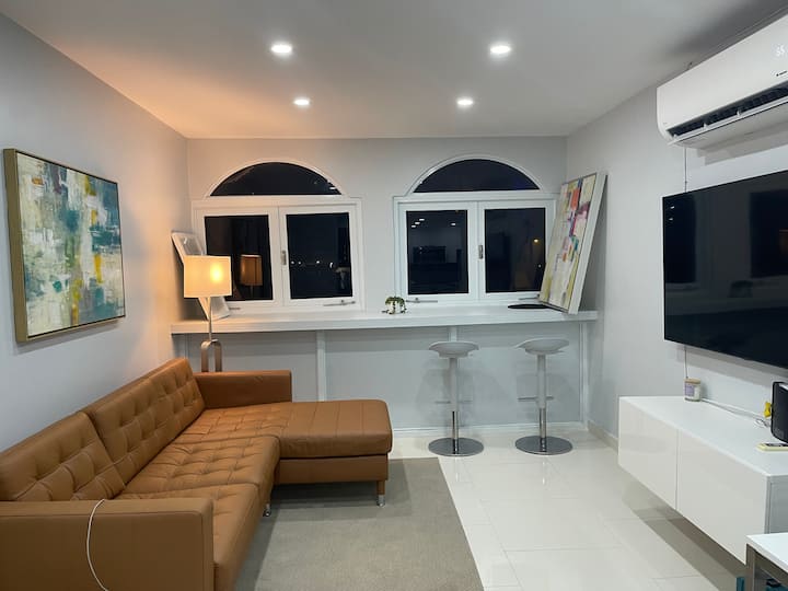 Newly Remodeled In The Center Of Condado -