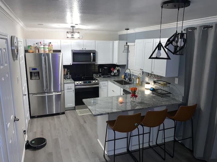 The Lounge - DeSoto, TX