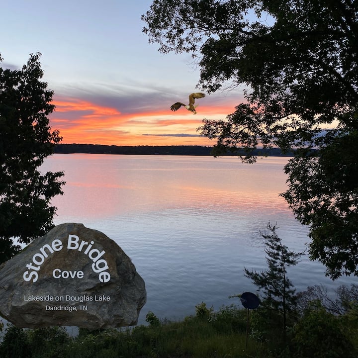 Beautiful  Lakeside Retreat On Douglas Lake - Tennessee