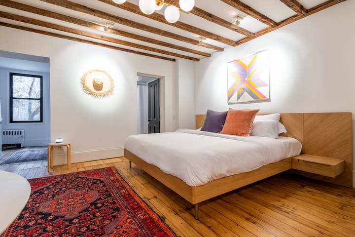 Charming Garden Level Ensuite Guest Room - Brooklyn, NY