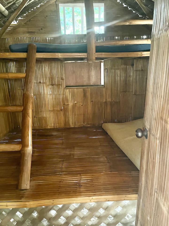 Tatay Ed's Beach Hut B (Double-decker Bed) - San Fernando