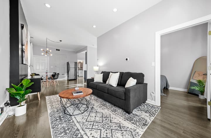 Classy Deluxe Modern 1br 1bth - West Town Chicago - Chicago, IL
