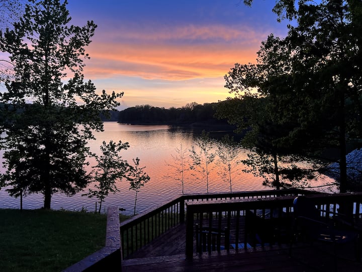 Large 6 Bedroom Lakehouse Retreat - Rockville, IN