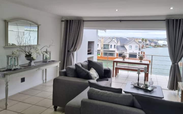 Brand New Luxury 2 Bedroom Apartment - Jeffreys Bay