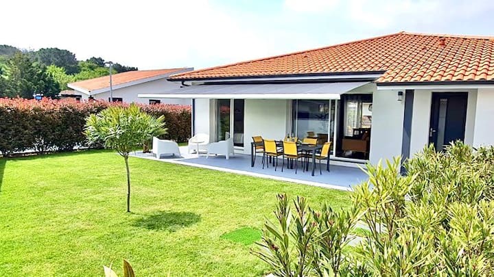 House In The Center Of Biscarrosse, Rated 4 Stars, 3 Bedrooms, Sleeps 6. - Parentis-en-Born