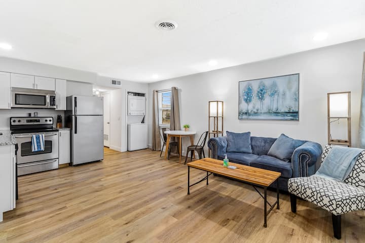 Just Off The Riverwalk Downtown Jeff - 1 Bedroom - Louisville, KY