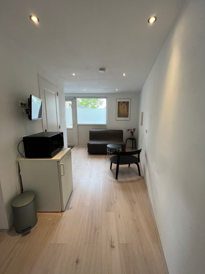 Welcoming 1-bedroom Private Suite - Amsterdam