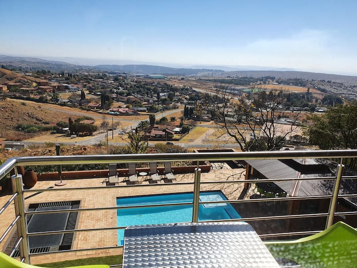 Weston Guest House Deluxe Queen Room With Balcony. - Krugersdorp