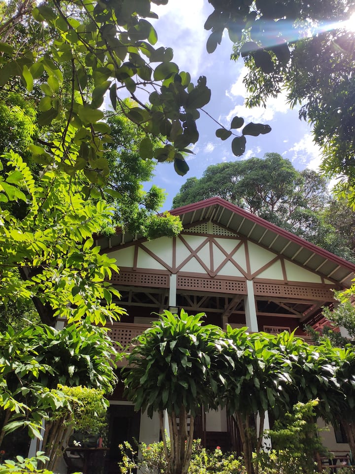 Chez Ma Mer-entire Home-cozy Cabin With Balcony - Mabini