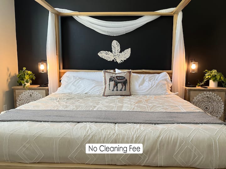 Hot Tub•king•sleeps 8•airhockey•hammock• Desks - Fayetteville, NC