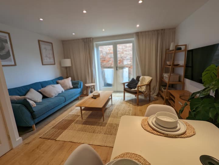 Central Worcester 3 Bedroom Coach House & Parking - Worcester