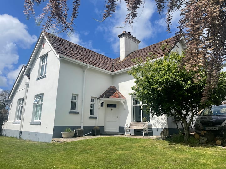 Large Home, 6 Bedrooms, Private Parking, Gardens - Devon