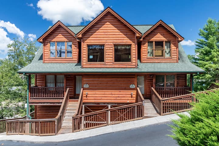 Spacious Cabin, Sleeps 6・deck, Hot Tub, Near Dolly - Tennessee