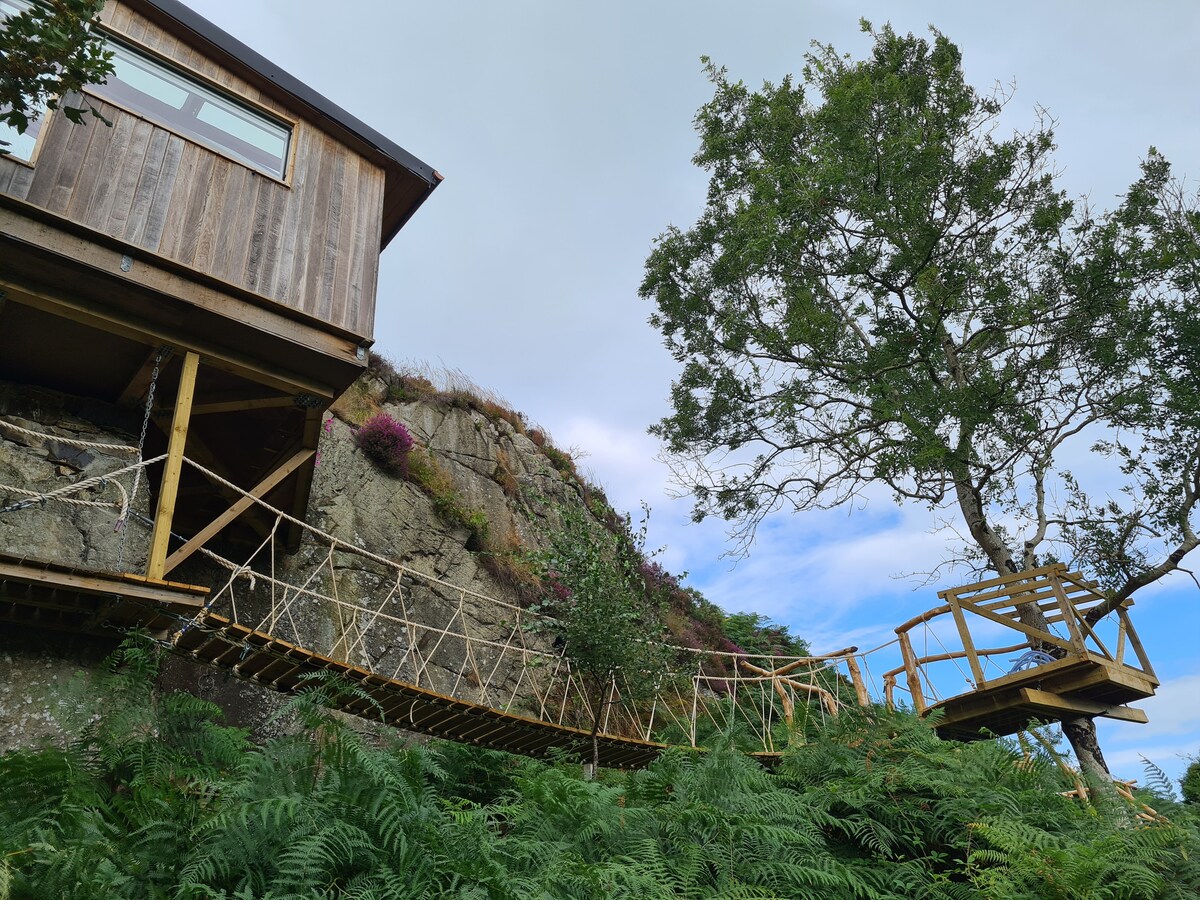 Balance Treehouse - Luxury high in the tree tops - Treehouses for Rent ...
