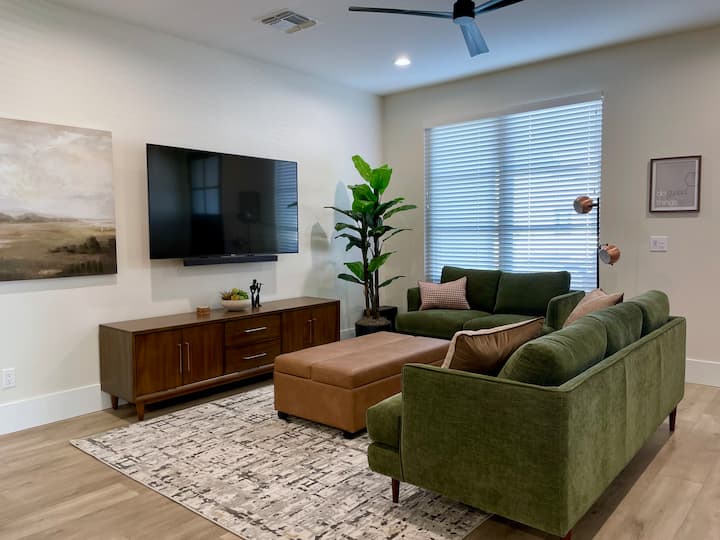 Modern Bungalow: A Stylish Retreat! - Mesa, AZ