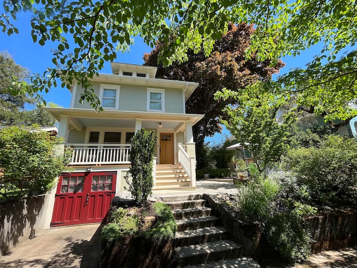 Classic 1917 Portland Home - Portland, OR