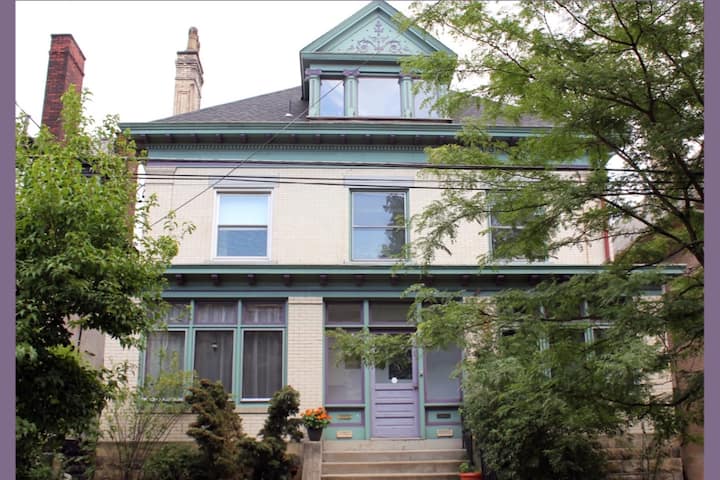Sunny, Creative Duplex In Friendship - Pittsburgh, PA